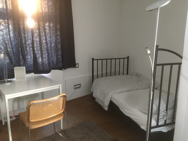 Full Furnished Small Flat Near University Of Bonn - Bonn