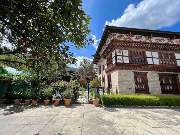 Khang Heritage: 6 Bedroom Comfy Private Abode - Thimphu