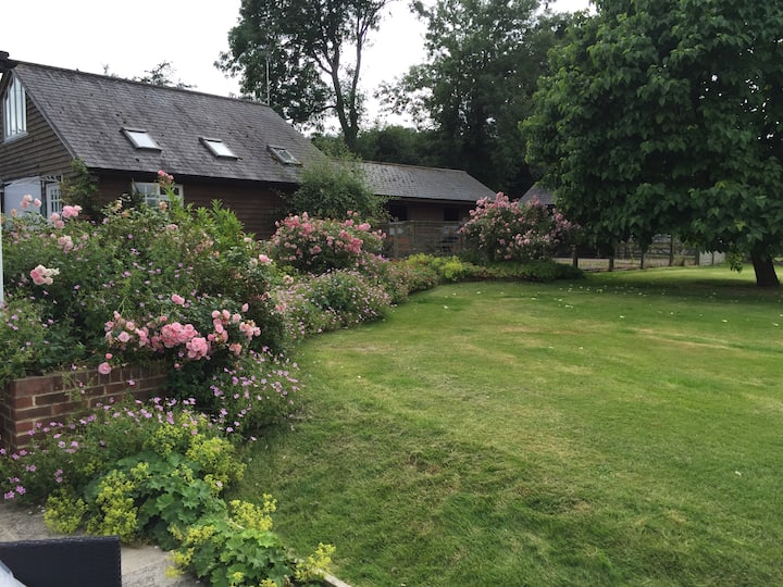 Lovely Country Cottage With Stunning Pool Area. - Donnington Castle