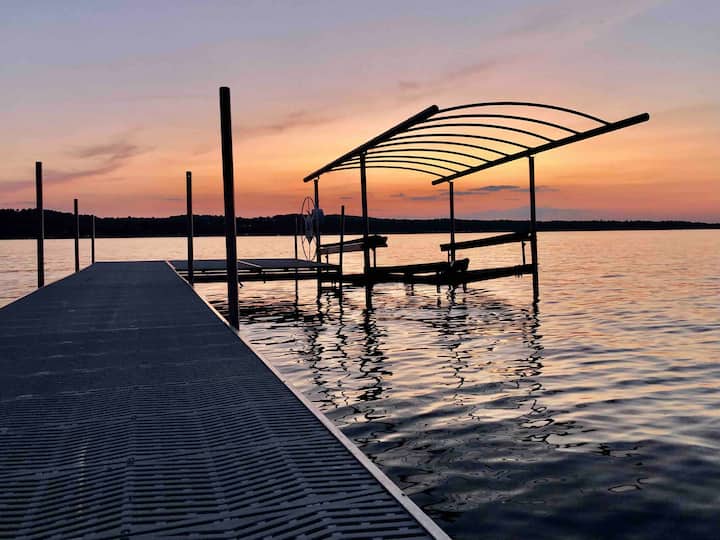 Lakefront Home: 90 Feet Of Frontage, Sunsets, A/c - Canandaigua, NY