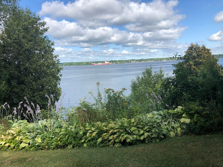 Riverfront Cottage On The St. Lawrence River - Brockville
