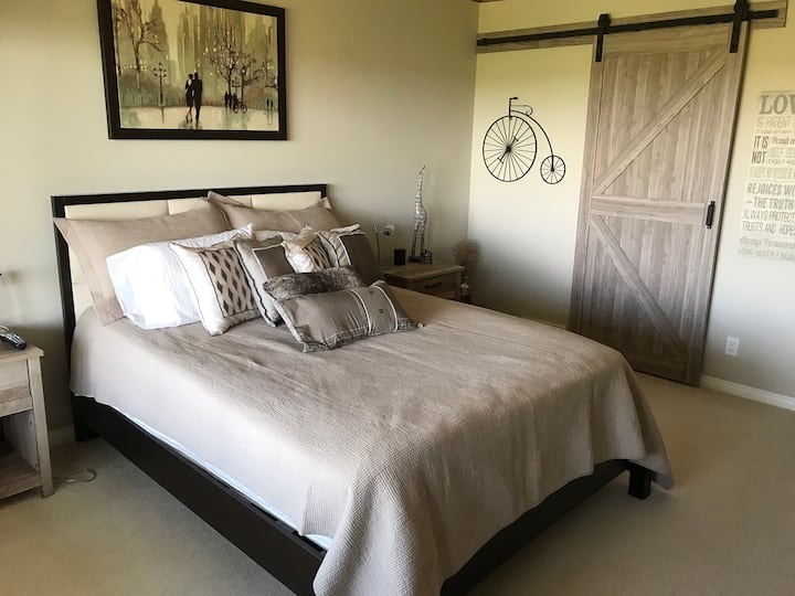 Entire Basement Walkout To Fish Creek-#bl232608 - Calgary