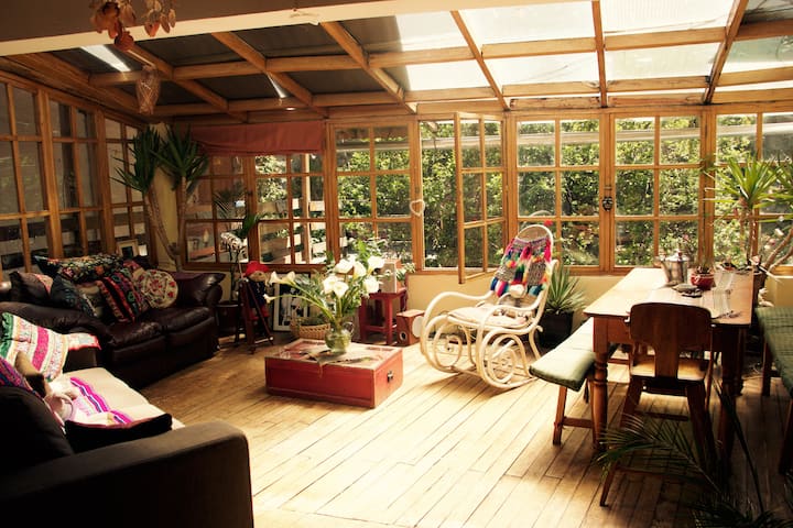 Gorgeous Spacious Room With Wooden Rafters - Cusco