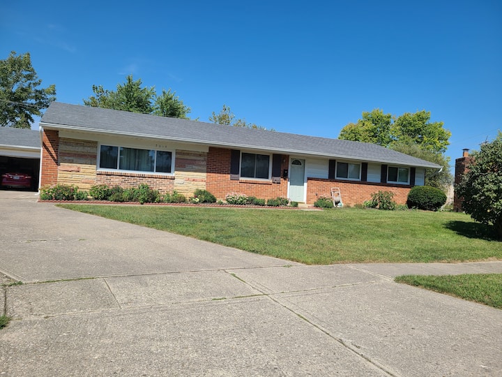 Tabona - Cheerful 4 Bedroom Cottage - Dayton, OH