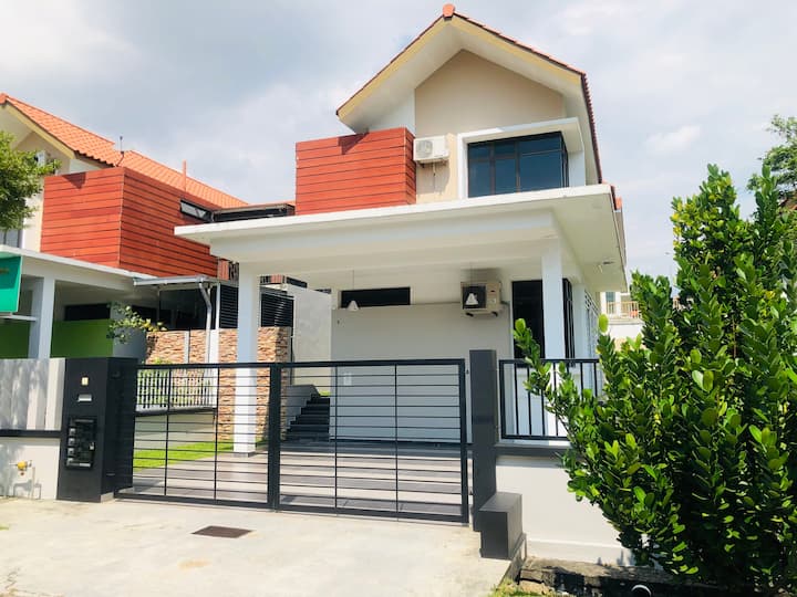 Pasir Gudang Teratak Bukit Dahlia Homestay - Sengkang