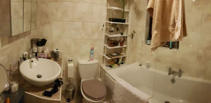2 Bedroom House With Garden - Ilford