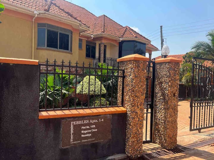Pebbles Apartment 1- Your Home Away From Home - Kampala