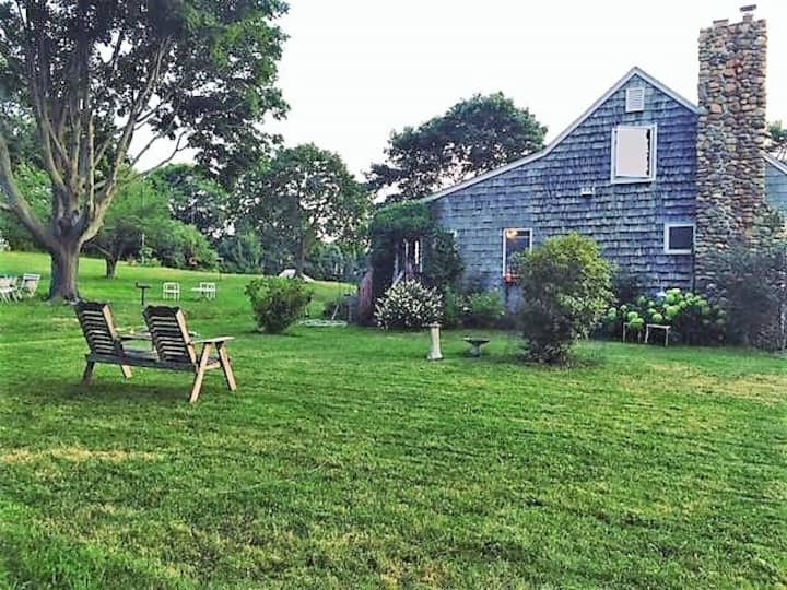 Art Filled House 3.5 Acre Near Beach - Riverhead, NY