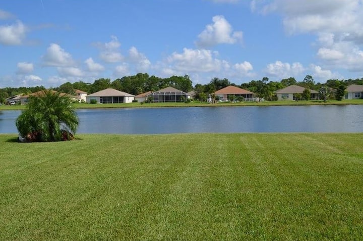 Lake Front House Minutes From Ocean - Vero Beach, FL