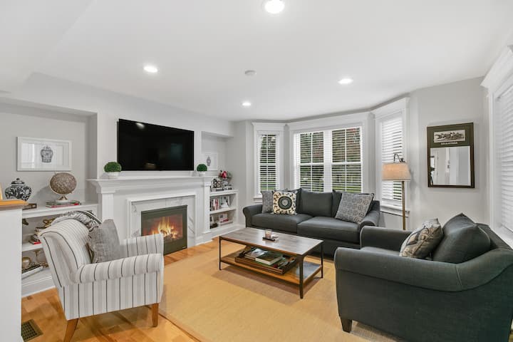 Downtown Saratoga 4 Bed/3.5 Bath @ High Rock Park - Saratoga Springs, NY