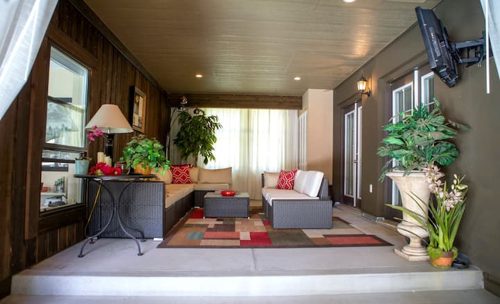 Lakewood Pool House, 2 Hot Tubs Patio Big Screen - Lakewood, CO