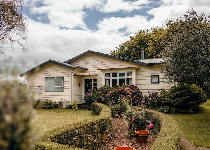 Kowhai Cottage, Peaceful Haven With Stunning Views - Tīrau