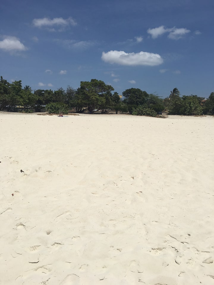 Great Location Near Eagle Beach! - Aruba