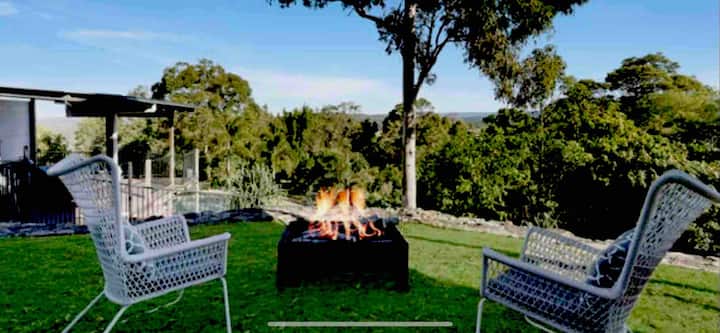 Sunshine Coast: Fire Pit, Chef Kitchen, Pets Ok - Yandina
