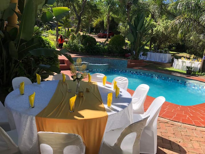 Mollyce Luxurious  8 Bedhse In Hills Of Borrowdale - Harare