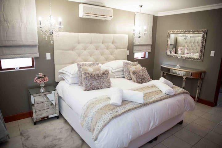 River Street 4b - Vaal De Vue Guest House Suites - Christiana