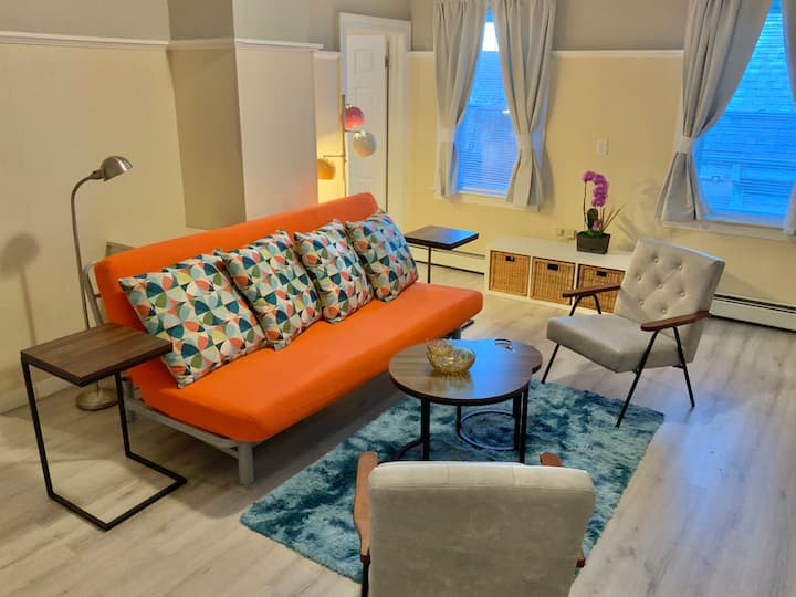 * Two Parking Spaces * Washer/dryer * Federal Hill - Rhode Island