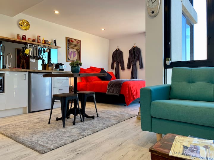 Pristine Designer Space With Spectacular Views - St Kilda
