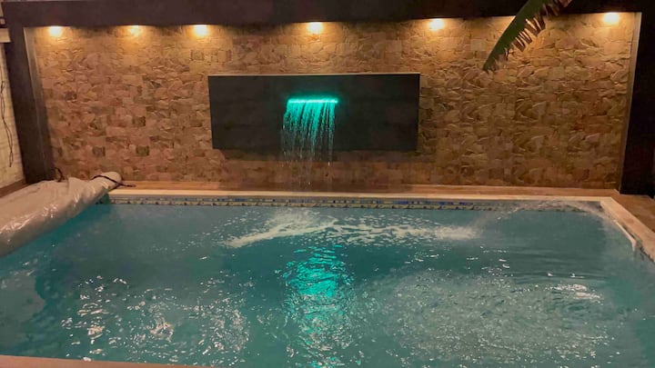 Belle Villa Au Bord De La Plage Avec Piscine. Oran - Algérie
