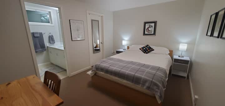 Private Suite: Master, Bath, 2nd Room, Kitchenette - Salem, OR