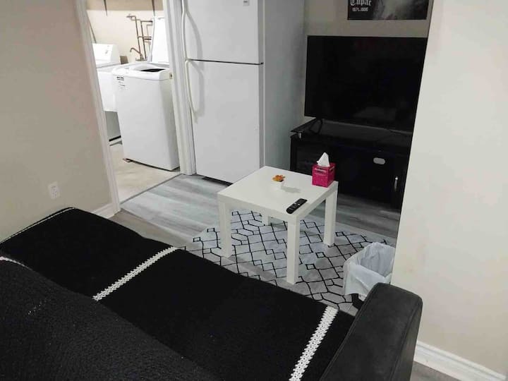 Lovely Townhouse With Free Parking On Premises - London