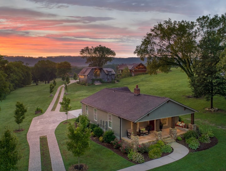 The Inn At The Gray Dove, A 1920’s Farmhouse. - Chattanooga, TN