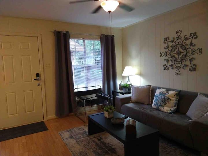 1 Bedroom Apartment(d)1 Mile To Beach/downtown. - Gulfport, MS