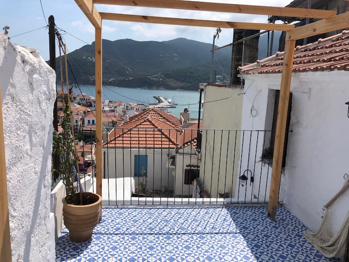 Traditional House With A View In Skopelos - Скопелос