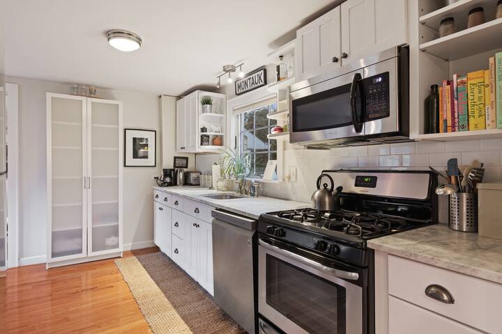 Cozy East Hampton Beach Cottage - Cottages for Rent in East Hampton ...