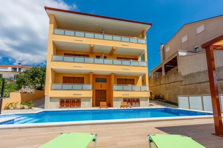 New Modern Apartments With A Swimming Pool - Novi Vinodolski