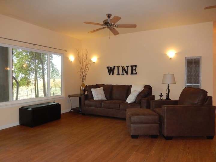 Dry Creek Valley Vineyard Cottage Long Term Stay - Healdsburg, CA