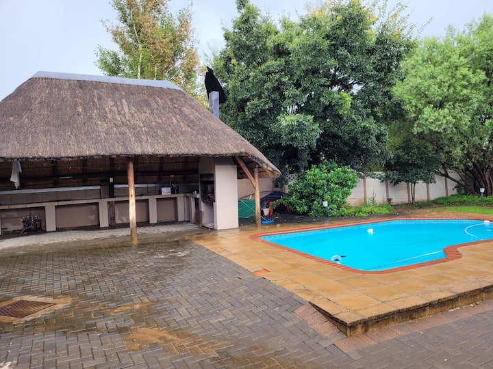 Adorable Place With Pool And 2 Braai's. - Bloemfontein