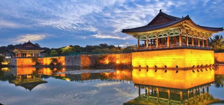 경주 첨성대하우스 2  단독사용 내부계단65평 1,2층에 객실4실15명기준23인까지 가능 - 경주시