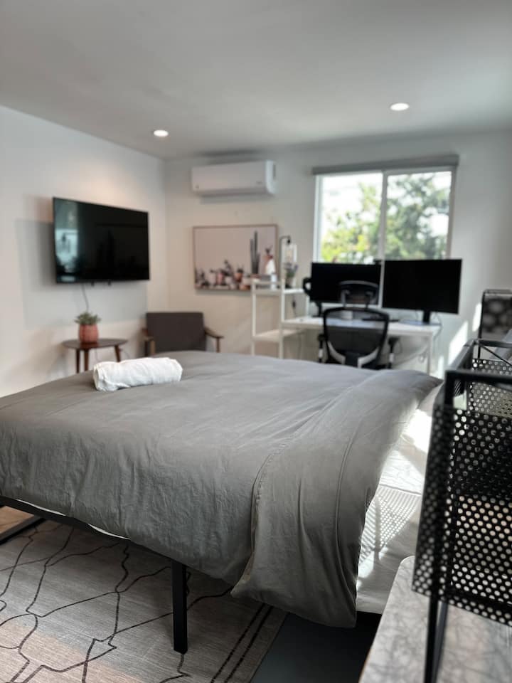 Peach Guest House - Northridge - Los Angeles