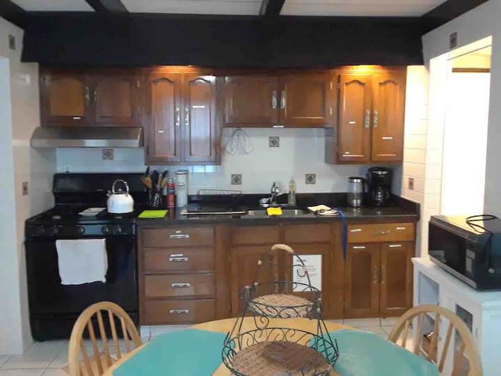 Central Somerville Bedroom With Parking - Cambridge, MA