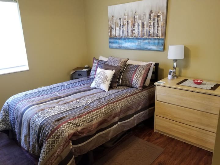 1 Br, 1 Ba, 1 Lr Next To Mu 2 Blocks From Downtown - Columbia, MO