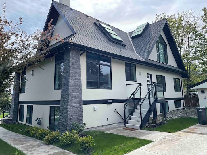 Rockland House Ground Floor - Victoria, Canada