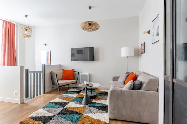 Lounge In A Cosy Apartment On Saint-martin Canal - París