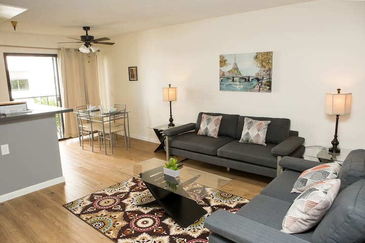 Classic Hollywood Studio - Fully Furnished - Los Angeles, CA