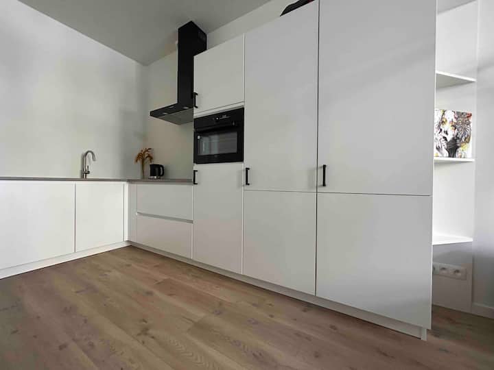 New Bright Flat With Super Comfy Kingsize Bed - Edegem