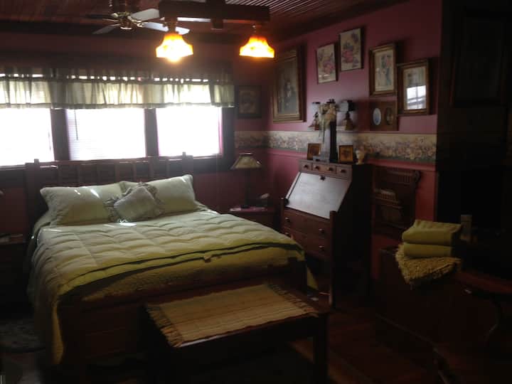 "The Boudoir" At Stay Inn Style (Upstairs) - Fayetteville, AR