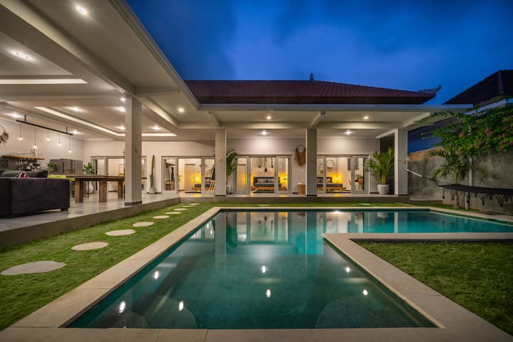 Central Canggu · 4br + Pool · 15-min Echo Beach - Bali