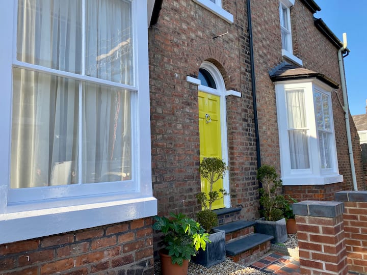 River Walk Shrewsbury, Free Driveway Parking. - Shrewsbury