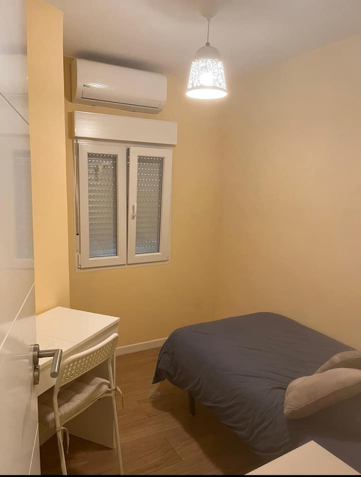 Cozy Single Room Close To Plaza Castilla /4 Torres - Madrid