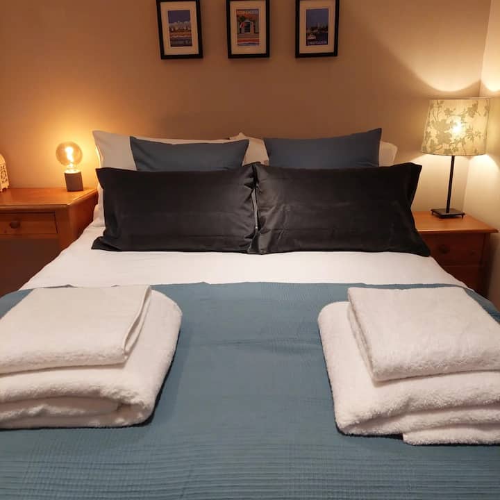 The Lodge Christchurch - Secluded Garden Lodge - Ringwood