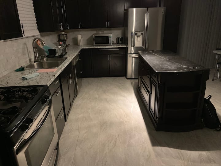 The Place To Stay Ii - Cozy  2 Bedroom  Apartment - Welland