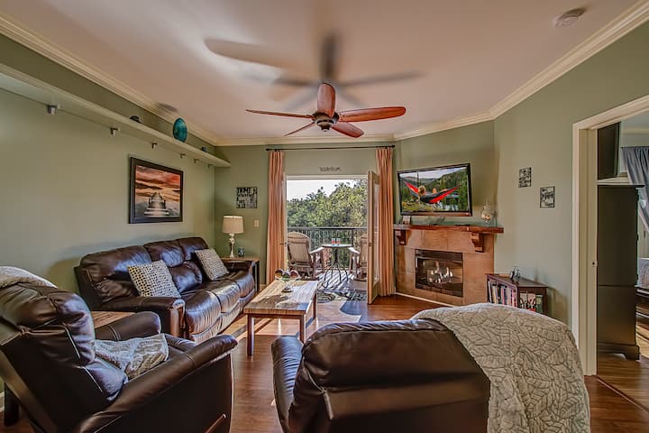Leslie's Mountain Blessing W/ Hot Tub, Pool, &View - Pigeon Forge, TN