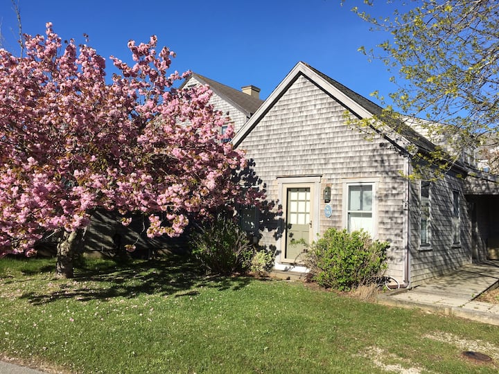 Sweet, Private Vacation Cottage; Perfect For Two! - Nantucket, MA