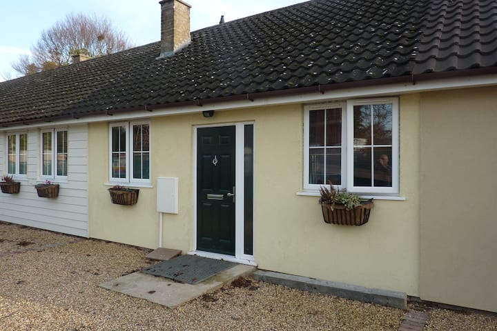 Stowmarket Centre Modern 3 Bedroom Bungalow - Stowmarket