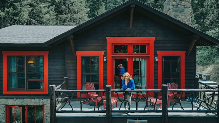 Discount On Luxury Riverfront Yellowstone Cabin - Big Sky, MT